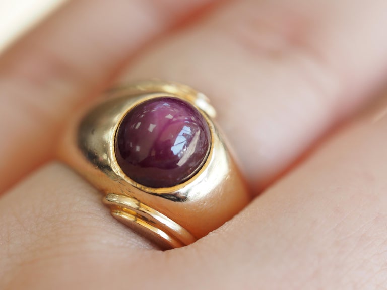 Vintage Star Ruby 18 Karat Yellow Gold Ring For Sale at 1stDibs