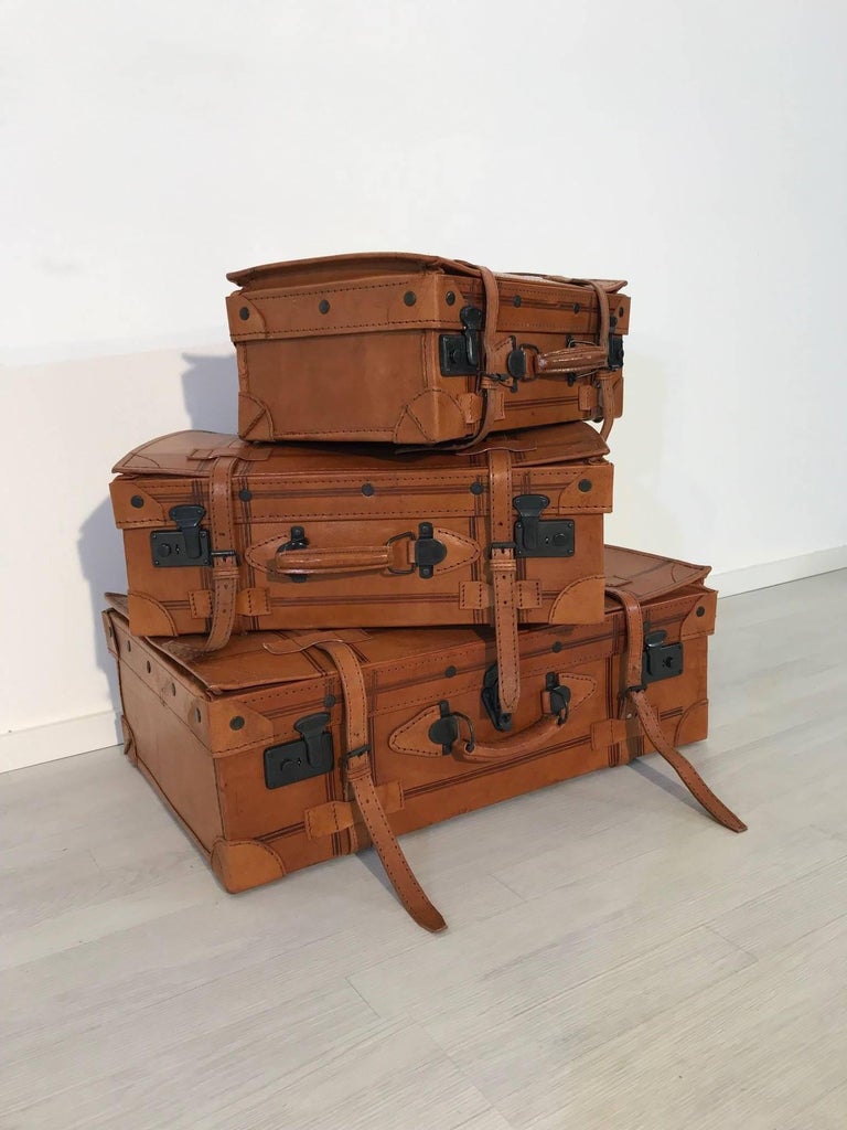 Vintage Suitcase Set For Sale at 1stDibs