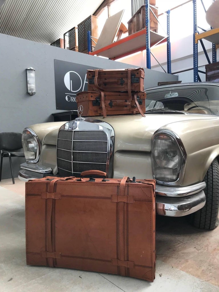 Vintage Suitcase Set For Sale at 1stDibs