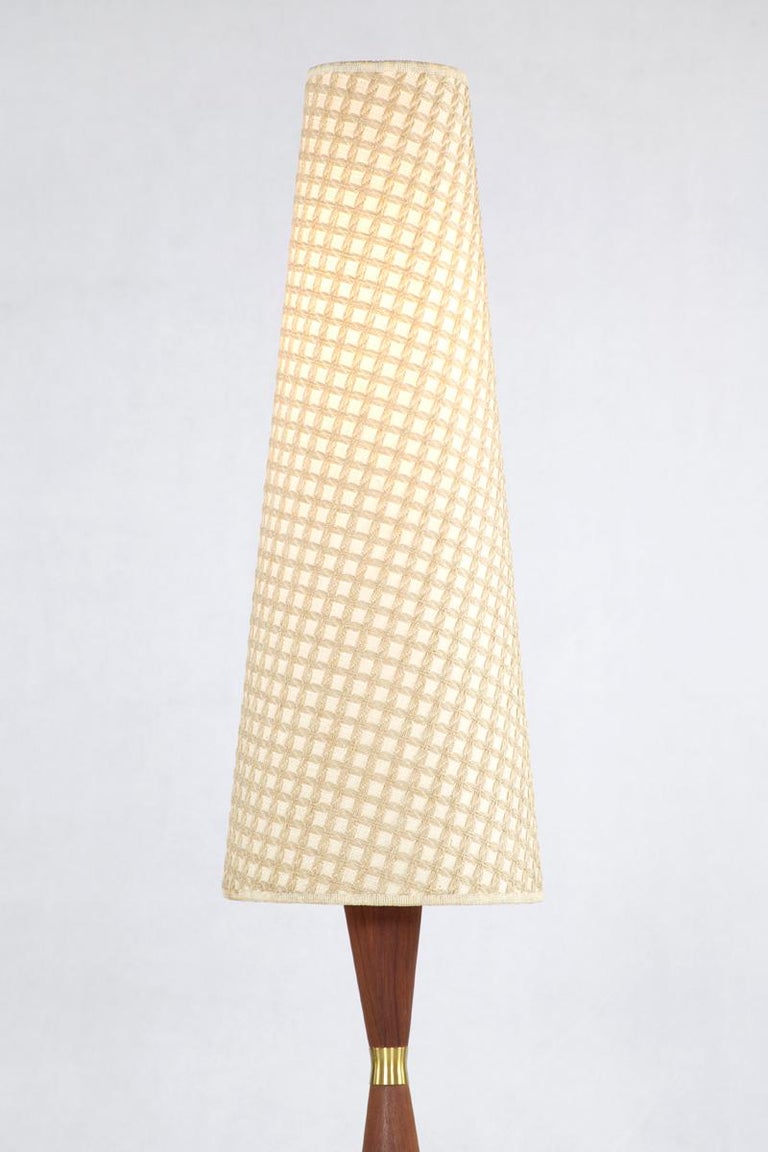 Vintage teak floor lamp with wool shade from the 1960s. Design: PARKER ...