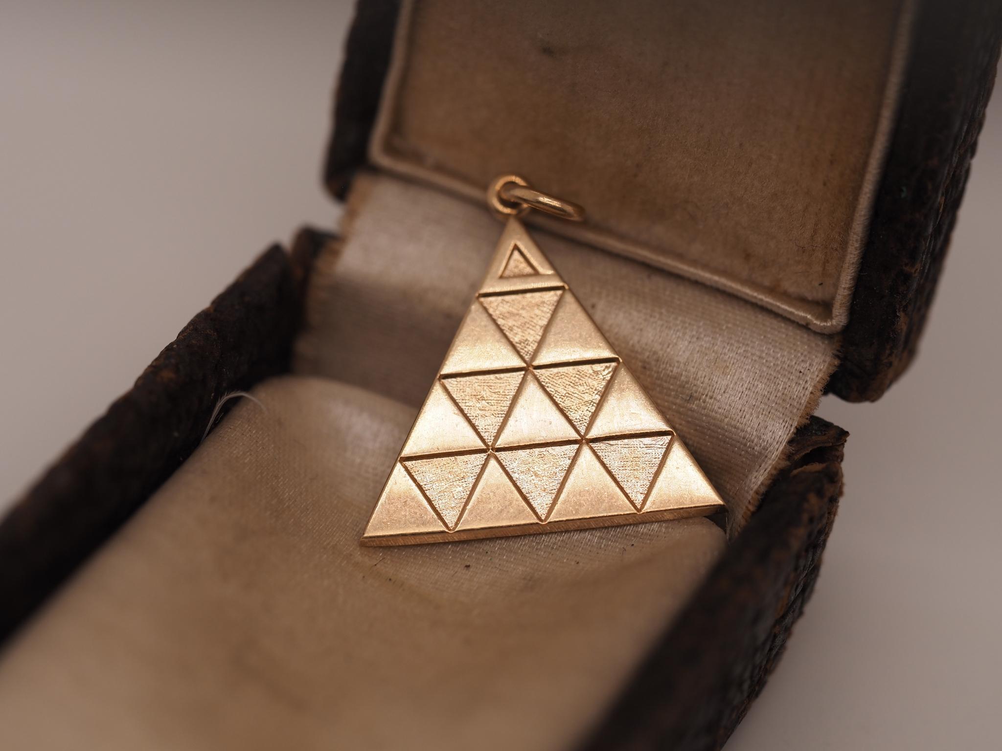 Vintage Tiffany and Co “1989” Triangle Shape Pendant For Sale at 1stDibs