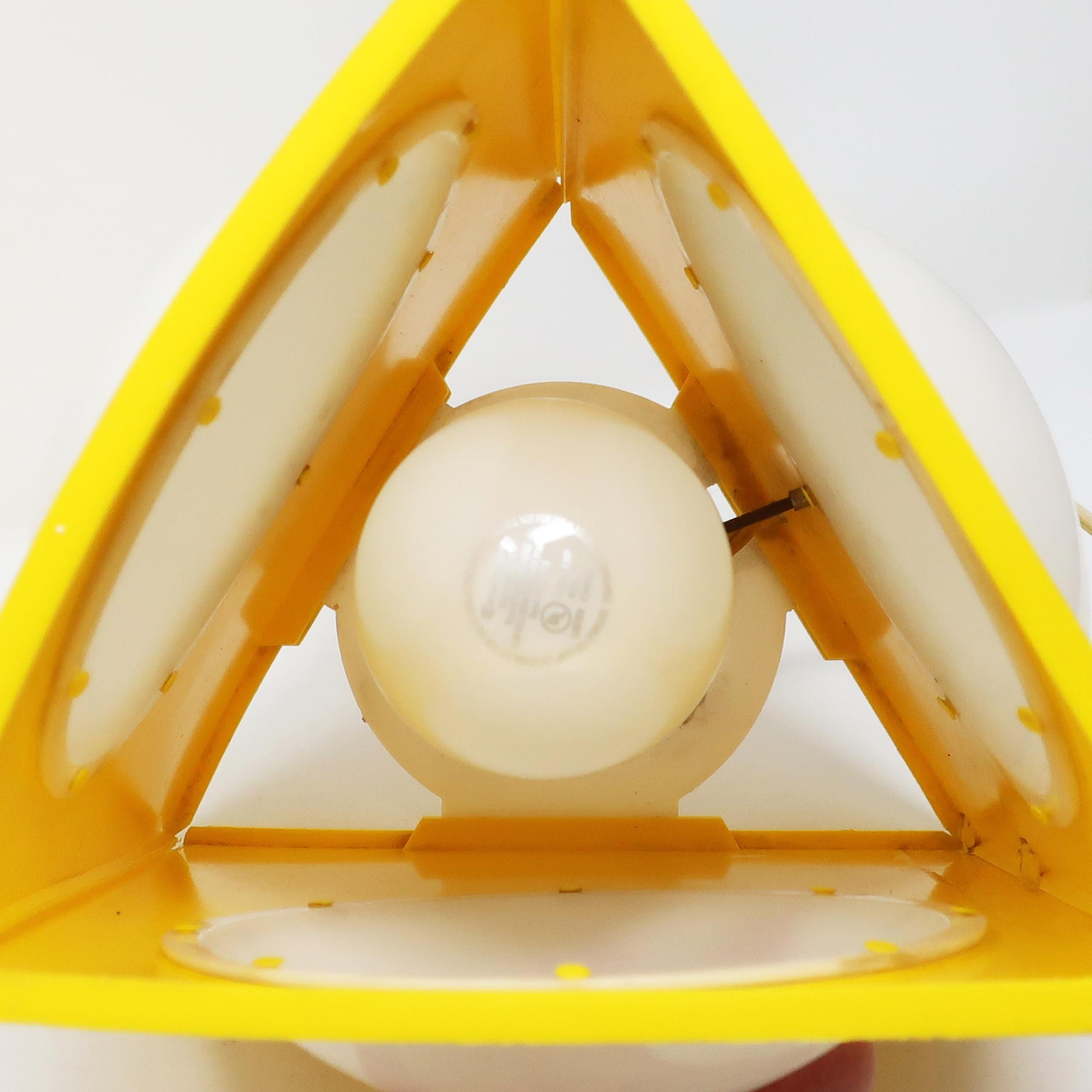 Vintage Triangular Yellow and White Lucite Table Lamp For Sale at 1stDibs