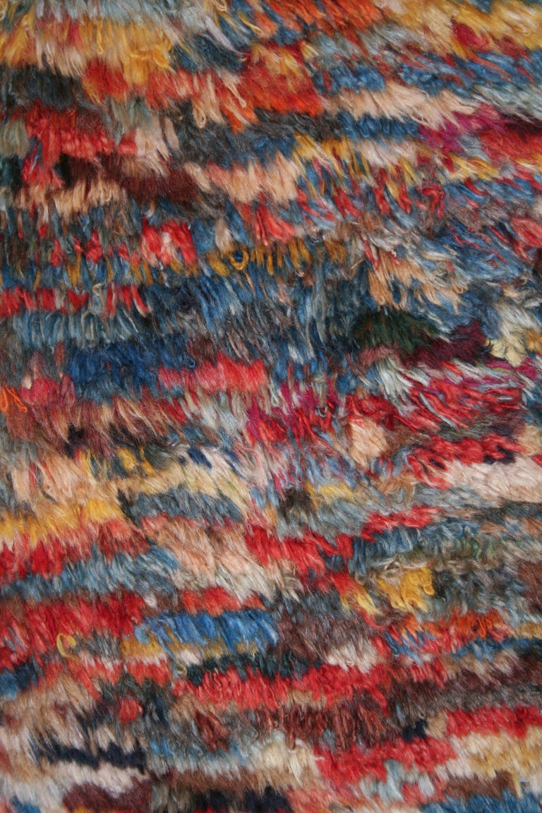 Vintage Tribal Rug with Abstract Design For Sale at 1stDibs