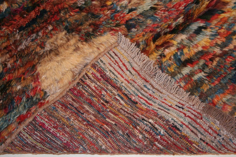 Vintage Tribal Rug with Abstract Design For Sale at 1stDibs