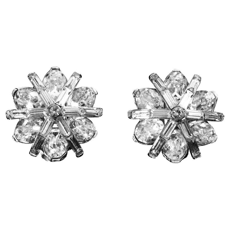 Vintage Trifari Diamant-Ohrringe mit Baguette- und rundem Ohrring, ca ...