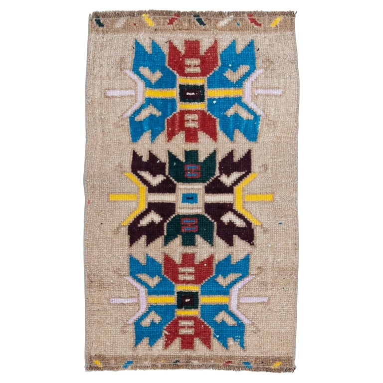 Türkischer Mini-Teppich, Vintage im Angebot bei 1stDibs