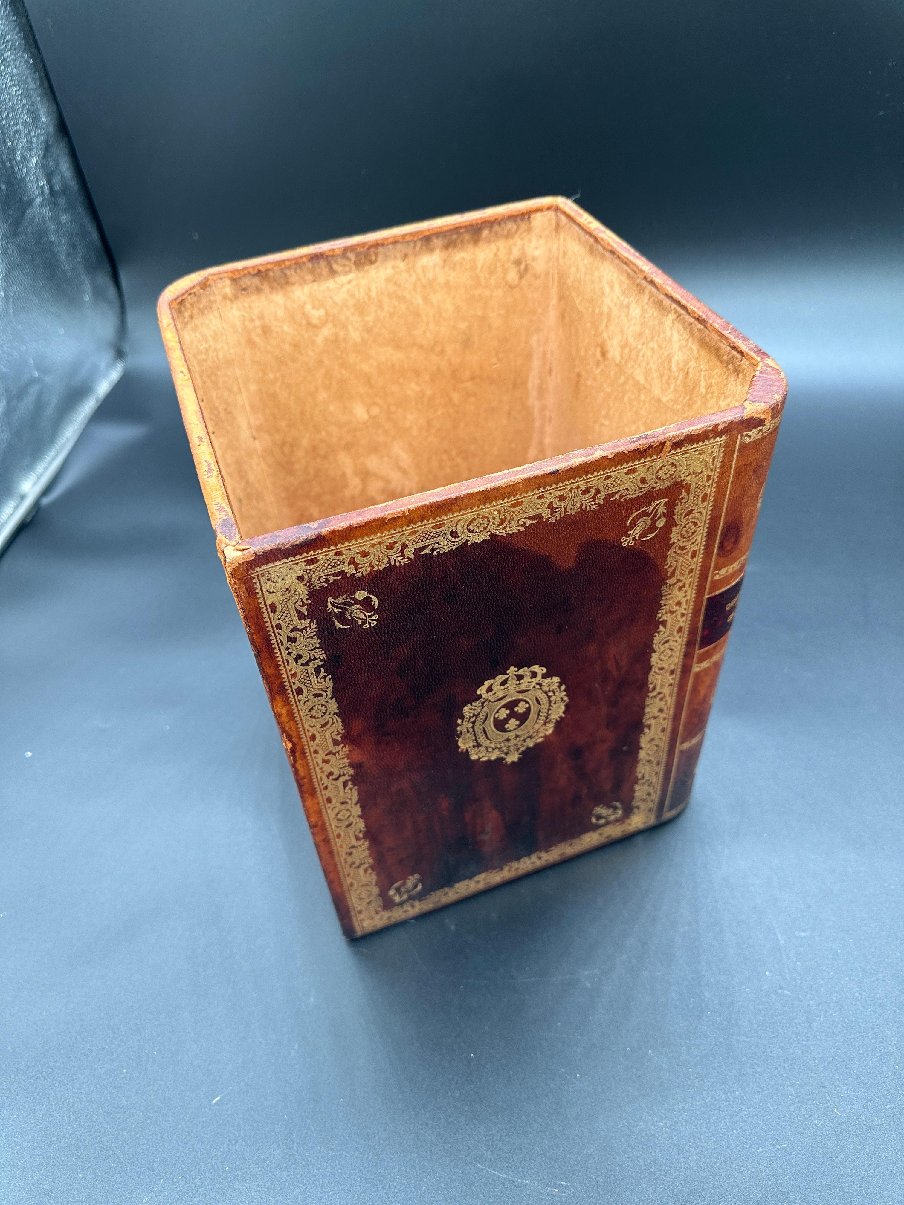 Vintage Unique Leather Italian Box 1940 For Sale at 1stDibs
