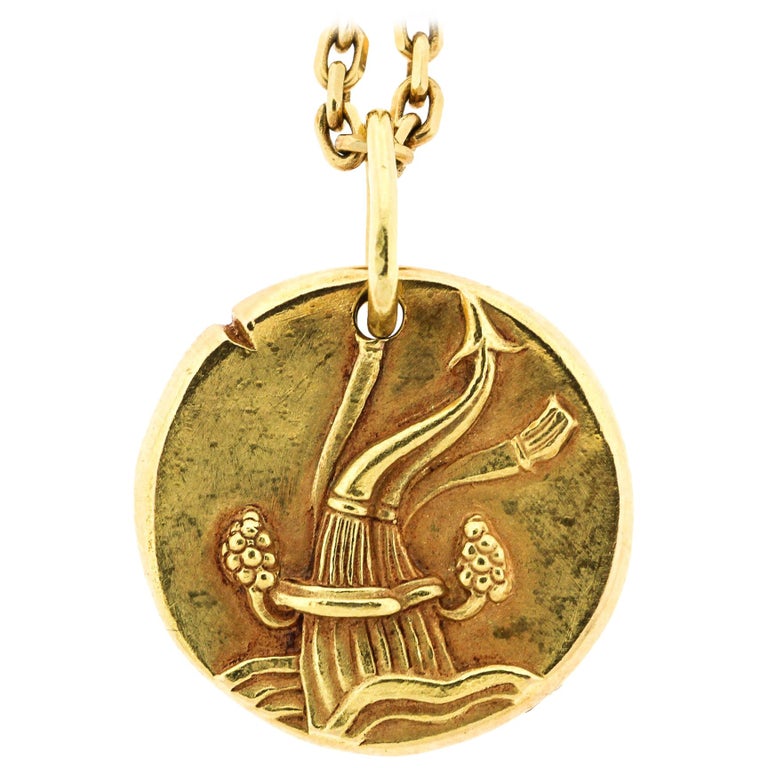 Vintage Van Cleef and Arpels 18 Karat Gold Aquarius Zodiac Pendant Necklace at 1stDibs