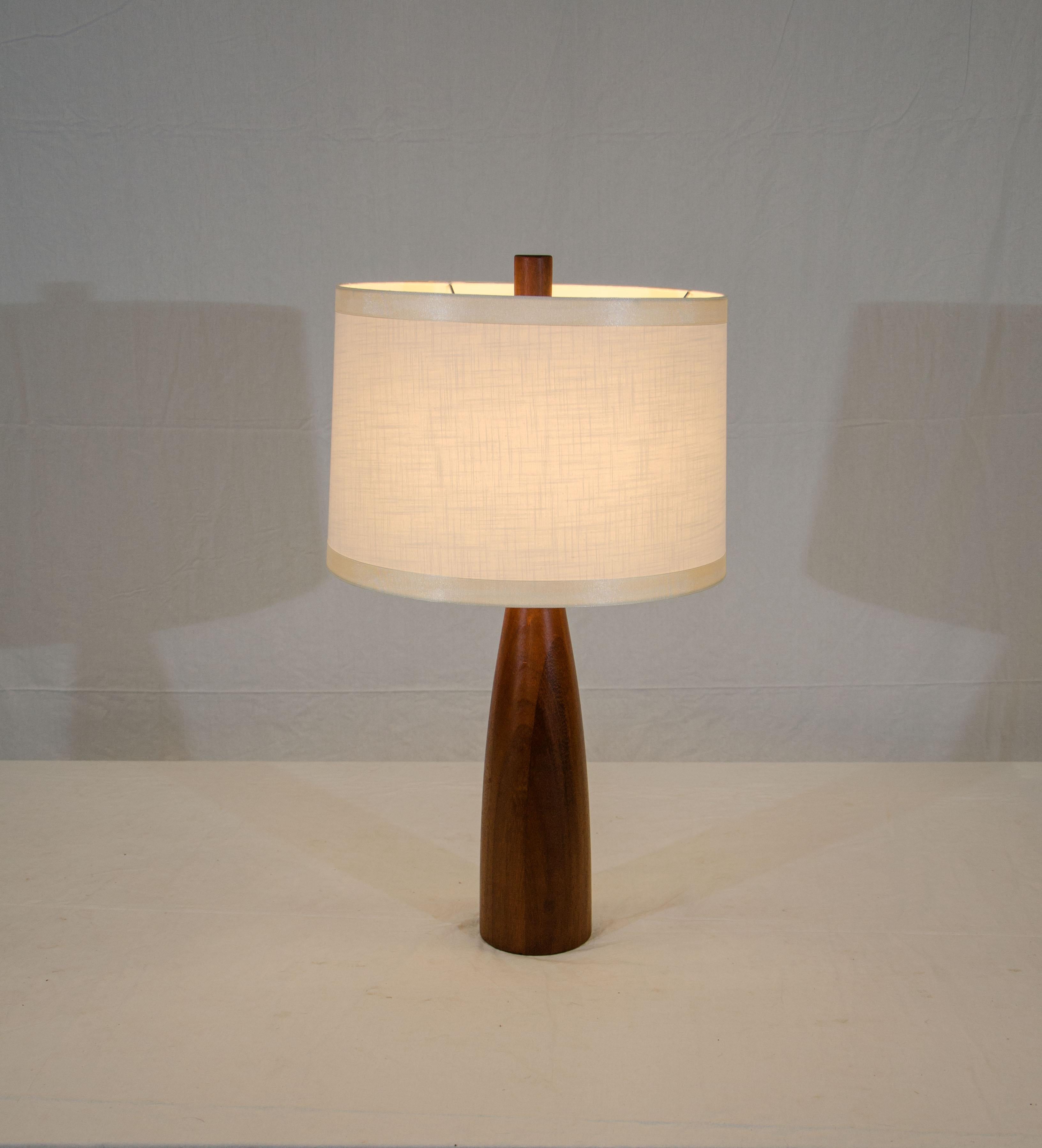 Vintage Walnut Base Table Lamp For Sale at 1stDibs | walnut lamp base