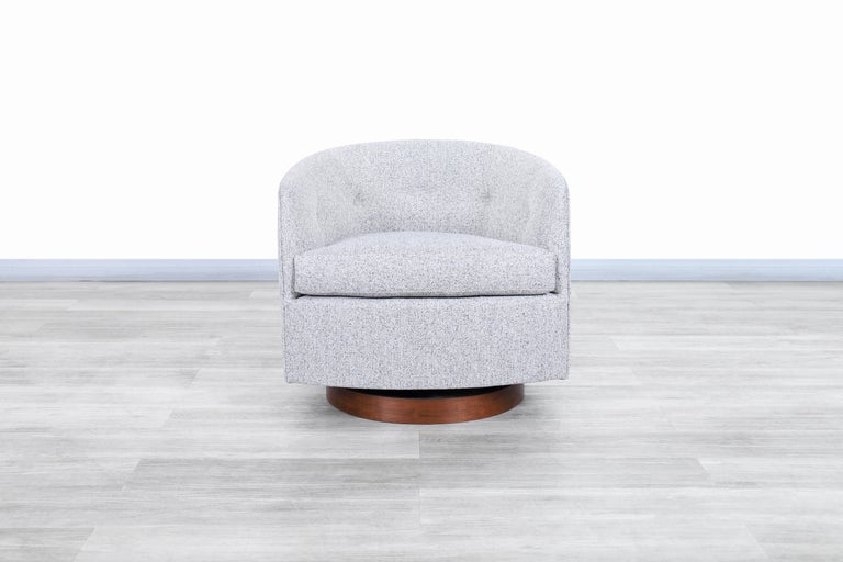 Vintage Walnut Swivel Lounge Chair by Milo Baughman for Thayer Coggin ...