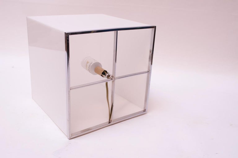 Vintage White Acrylic and Chrome Cube Table Lamp For Sale at 1stDibs