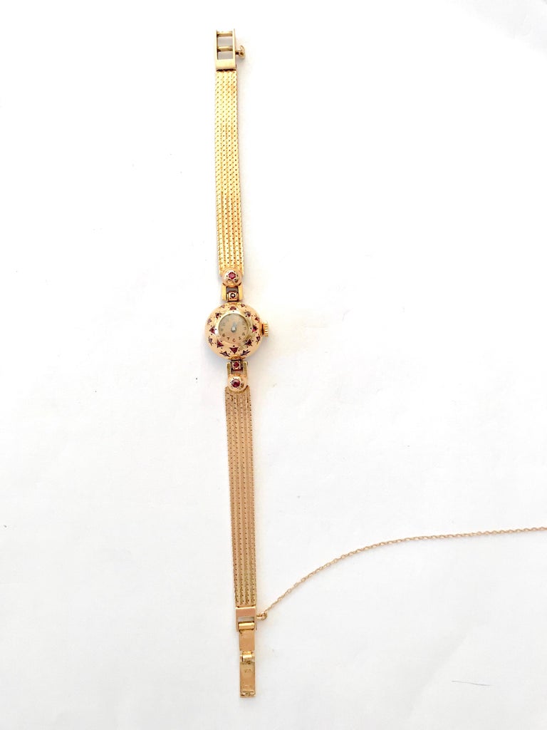Vintage Woman Watch in 18K Yellow Gold, Circa 1940 For Sale at 1stDibs