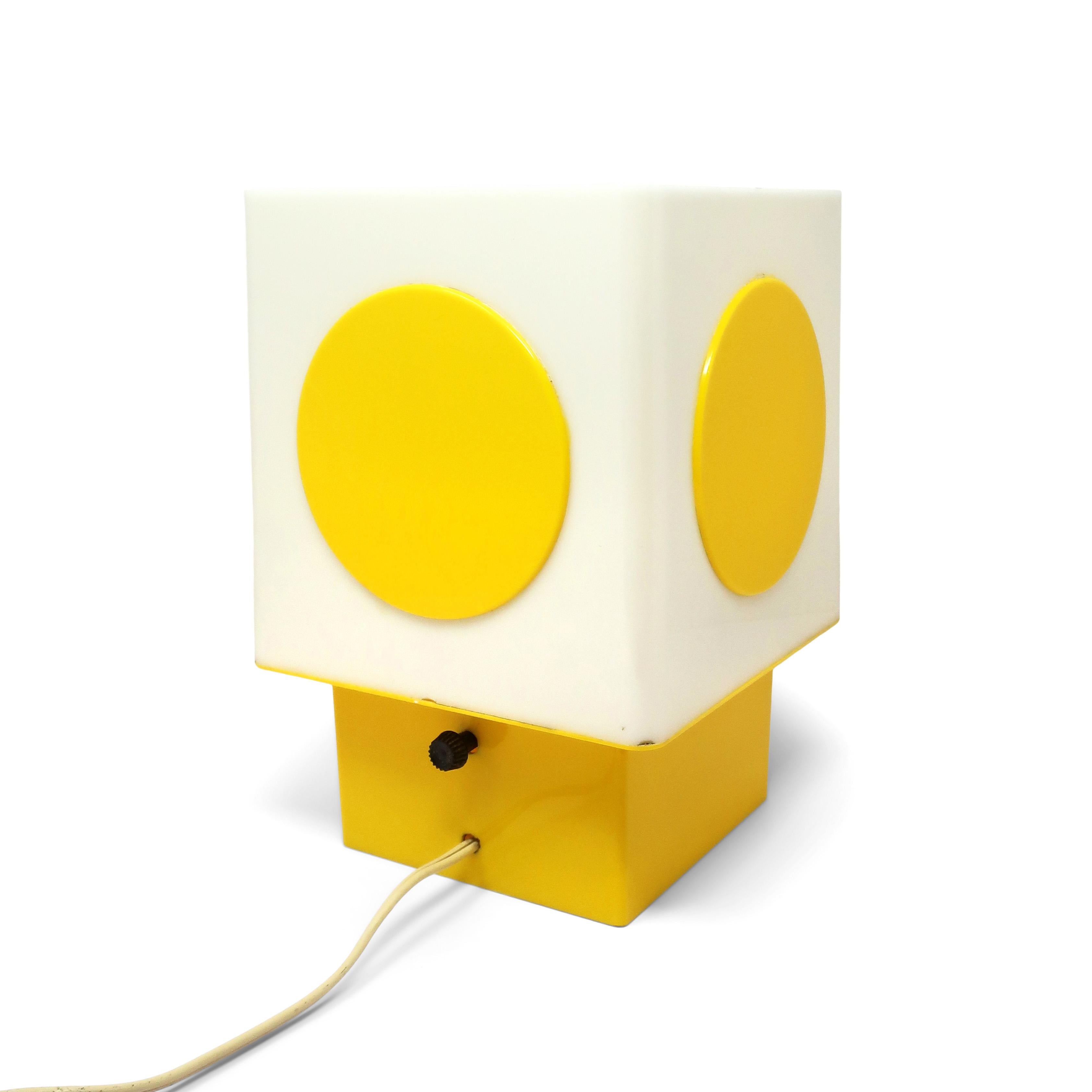 Vintage Yellow and White Acrylic Table Lamp For Sale at 1stDibs
