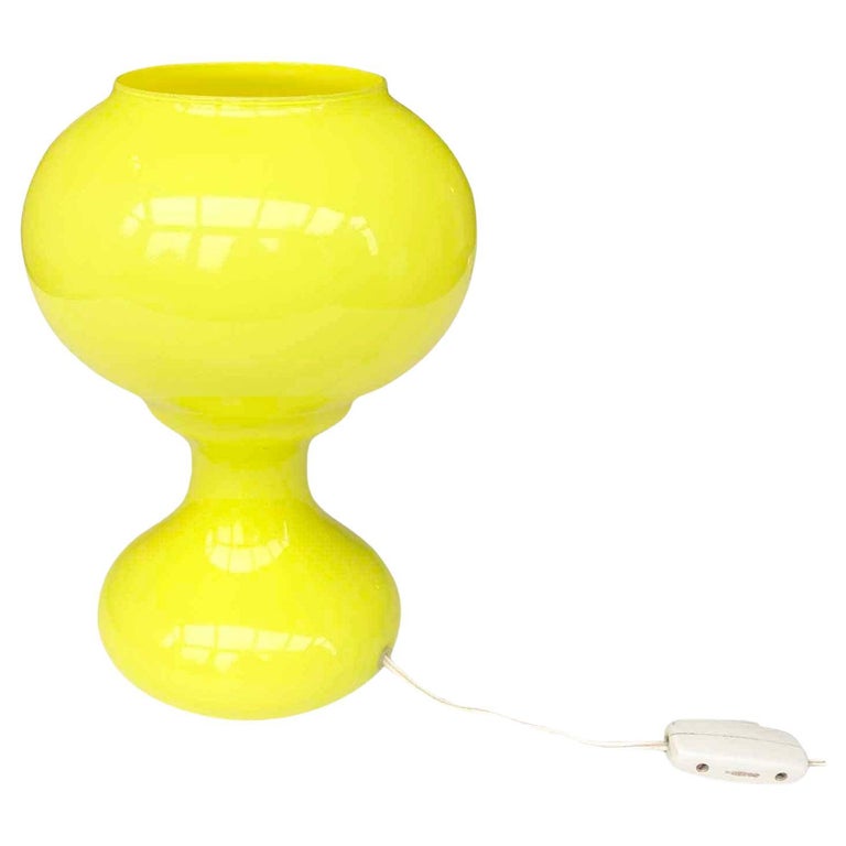 Lampe de bureau jaune vintage en verre En vente sur 1stDibs