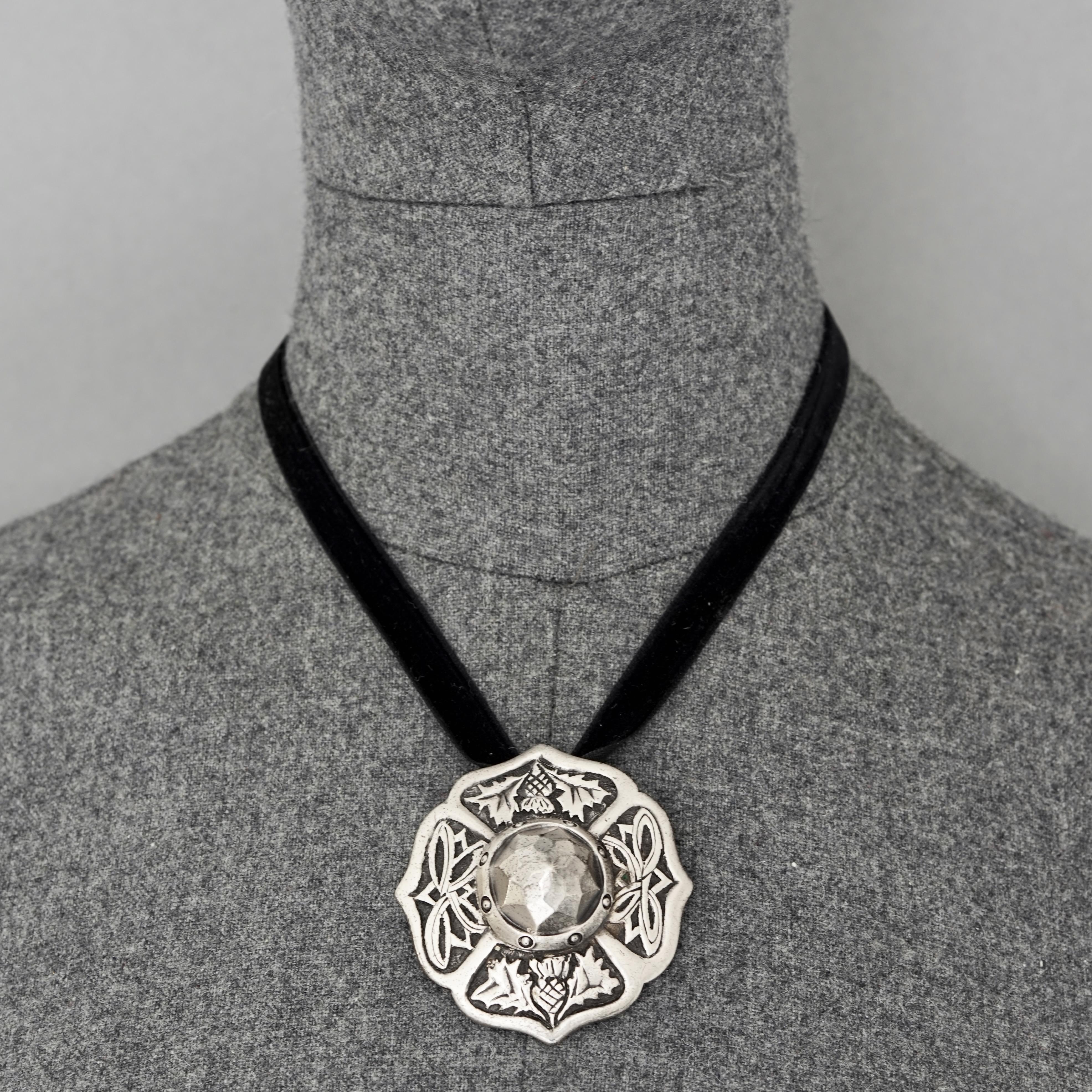 Vintage YVES SAINT LAURENT Ysl Engrave Pineapple Flower Pendant Brooch ...