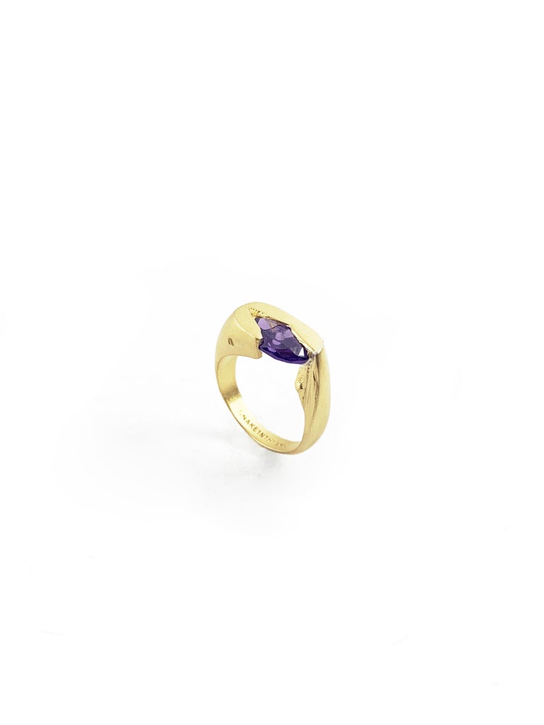 Violet Stone in Broken Brick - 14k gold pinky ring For Sale at 1stDibs