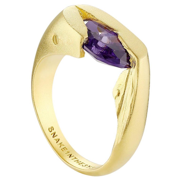 Violet Stone in Broken Brick - 14k gold pinky ring For Sale at 1stDibs