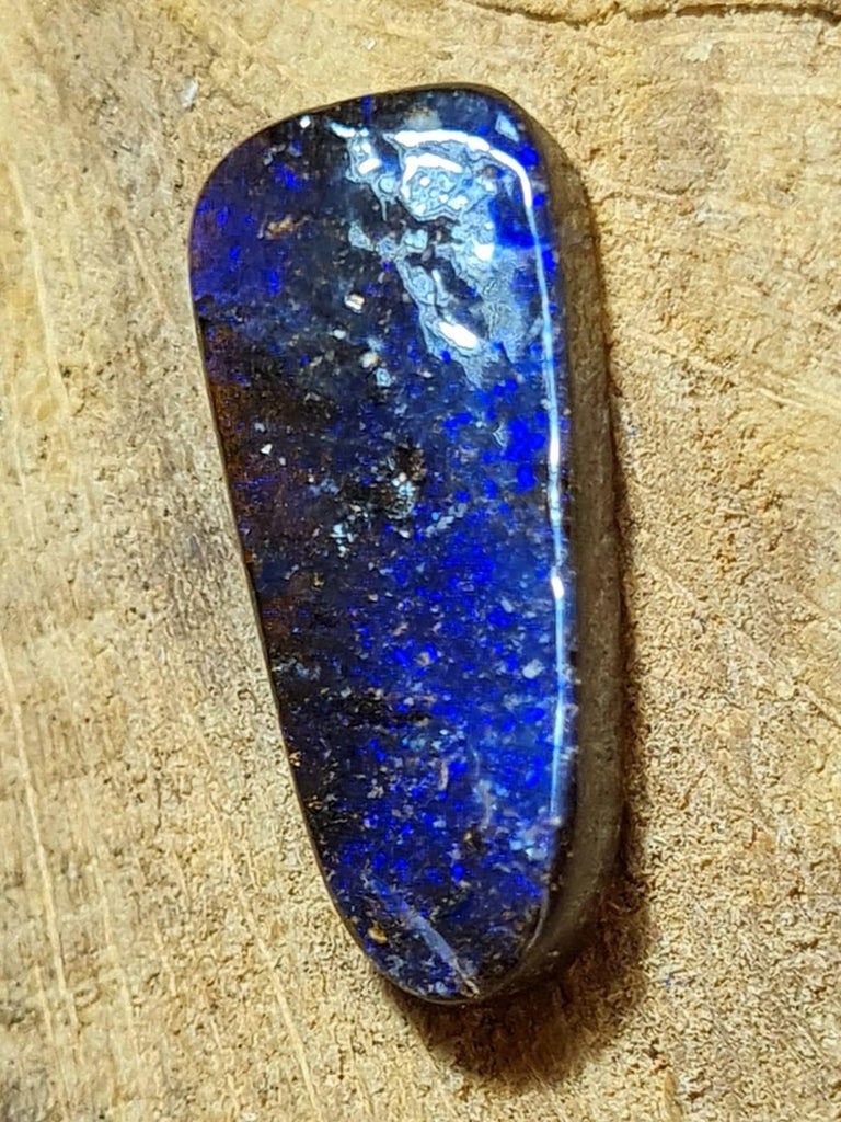 Violetish blue with play of colors, black opal in matrix - 6.42 For ...
