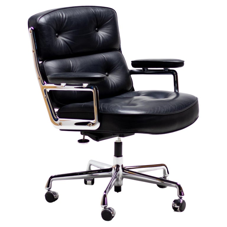 Vitra Charles and Ray Eames Executive Lobby Chair For Sale at 1stDibs