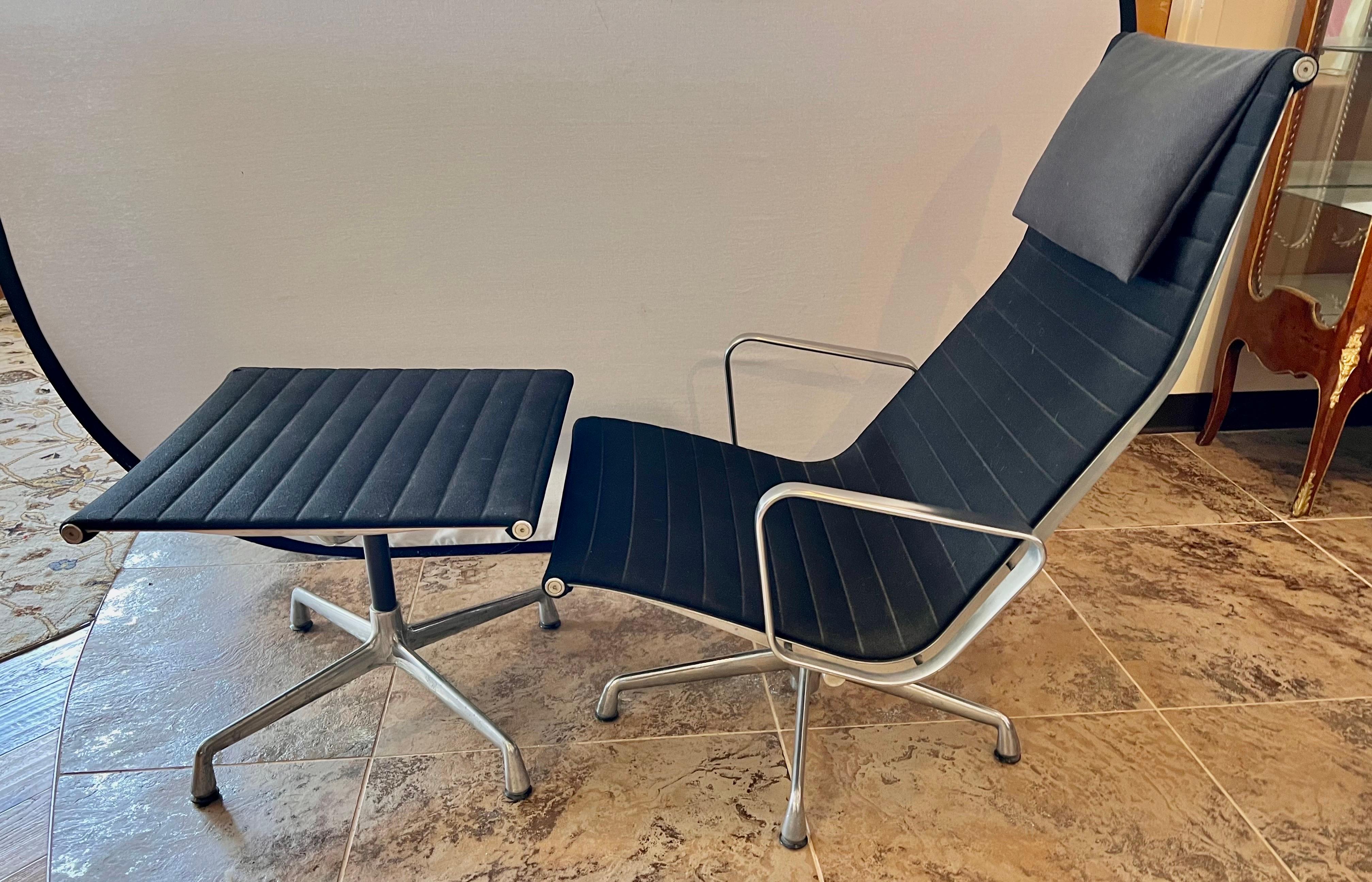 Eames Aluminum Group Chair and Ottoman for Herman Miller For Sale at ...