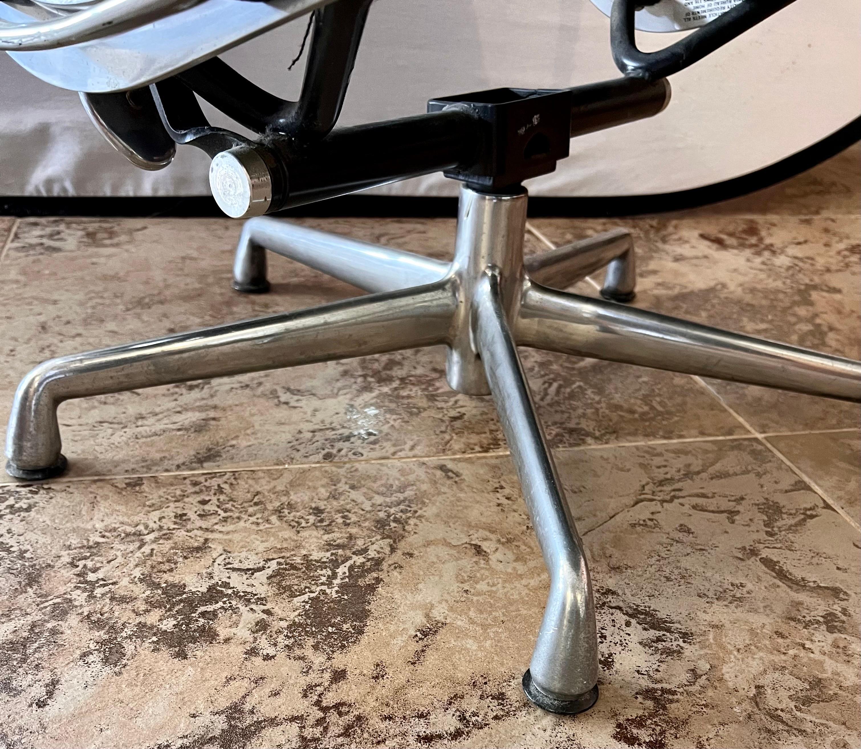 Eames Aluminum Group Chair and Ottoman for Herman Miller For Sale at ...