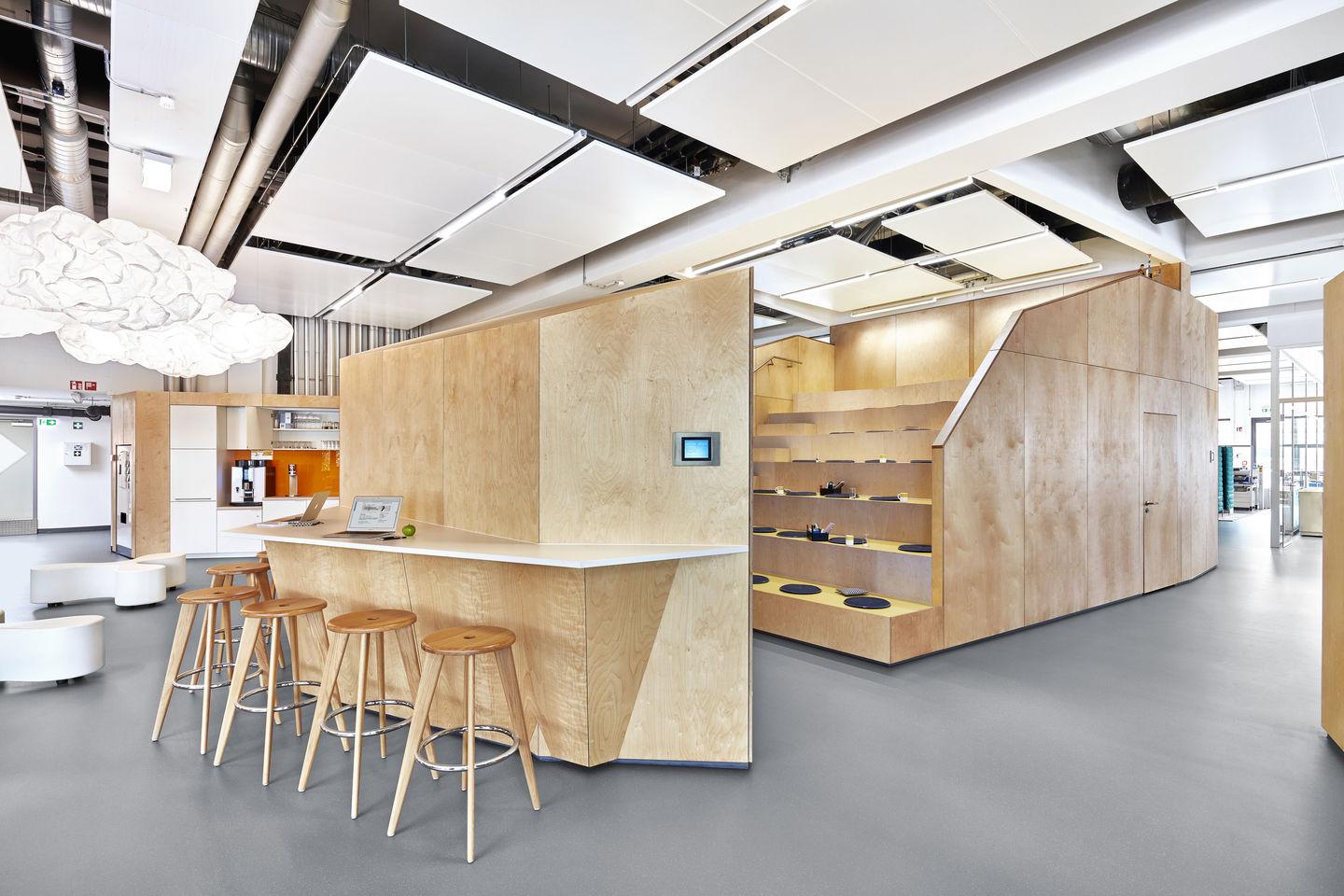 Vitra Tabouret Haut Bar Stool in Natural Oak by Jean Prouvé For Sale at ...