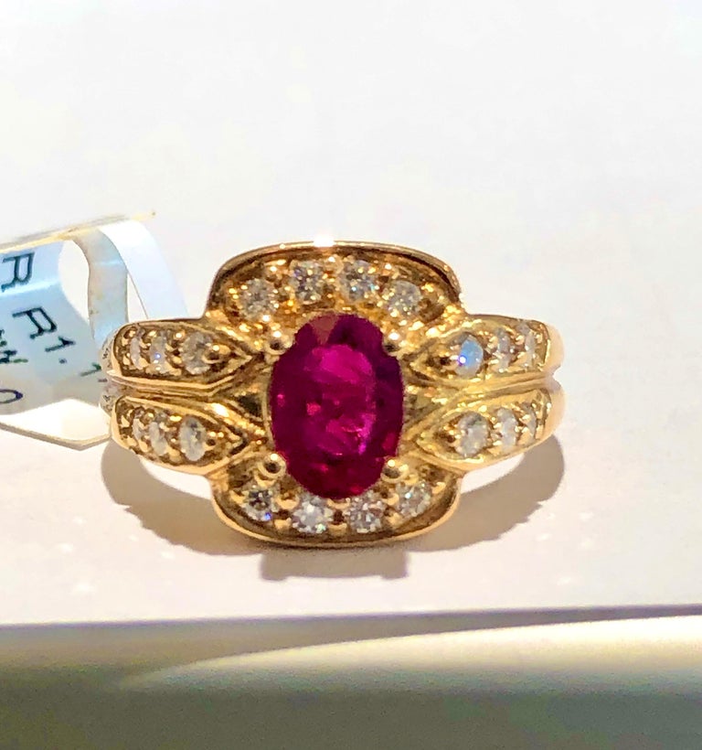 Vivid Red Ruby and Diamonds Ring 18 Karat Gold For Sale at 1stDibs