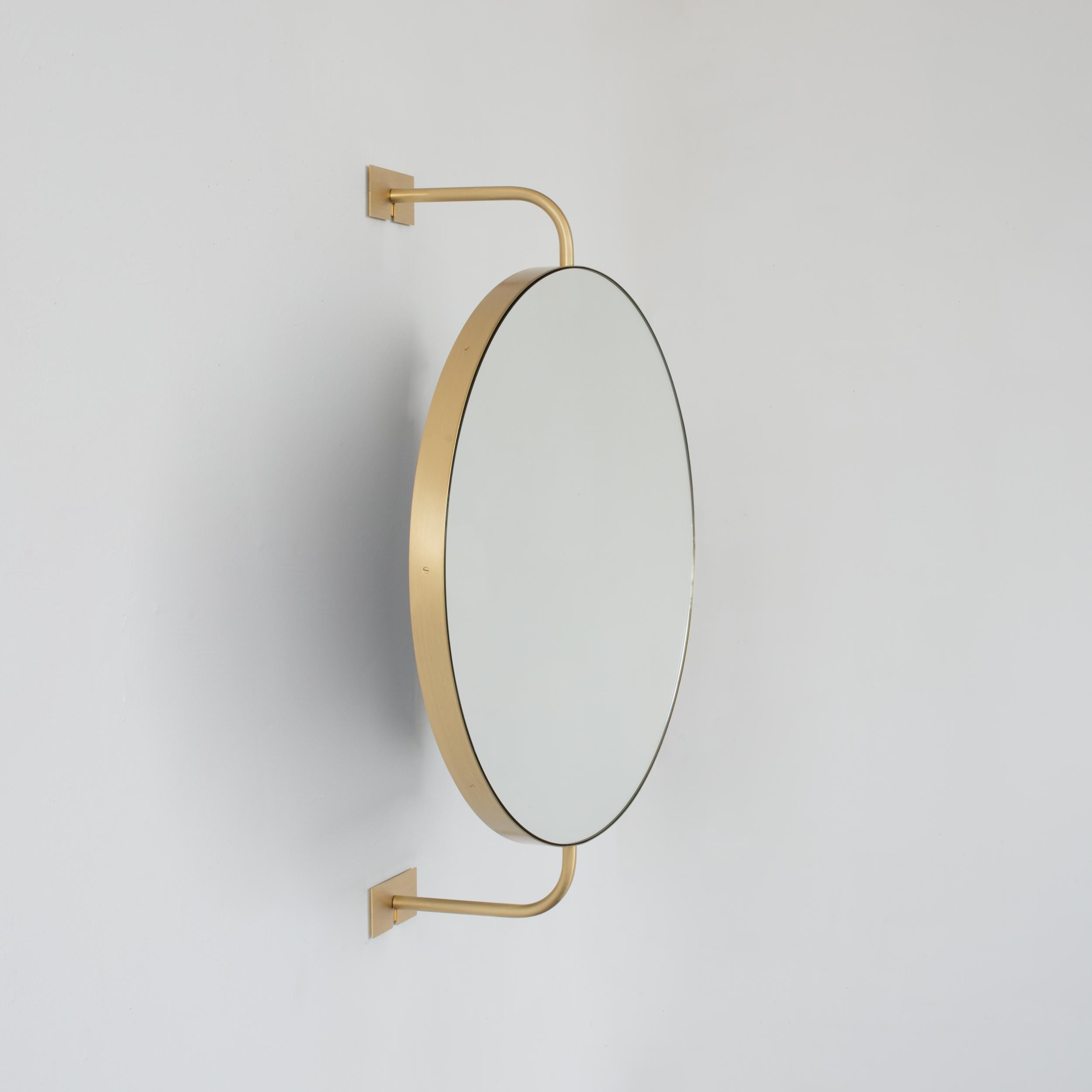 Espejo Redondo Giratorio Suspendido de Pared Vorso con Marco de Latón ...