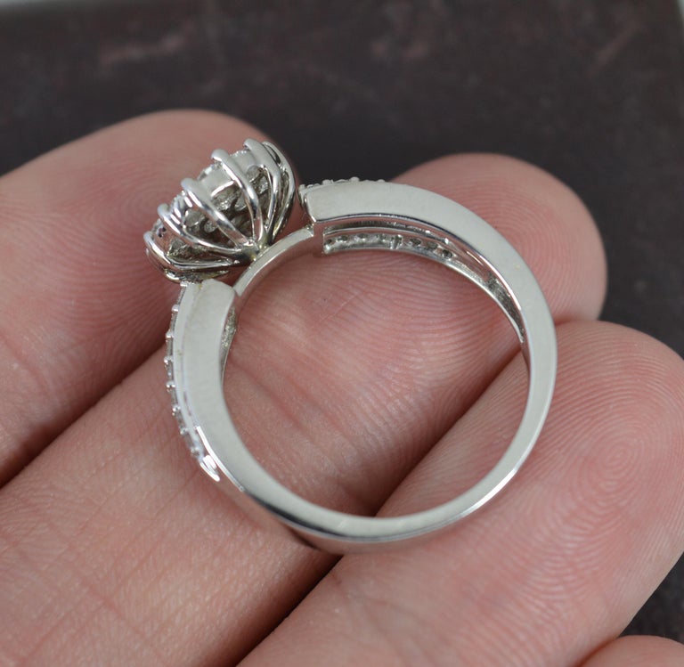 Vs 1.00ct Diamond and Platinum Tomas Rae Cluster Ring For Sale at 1stDibs