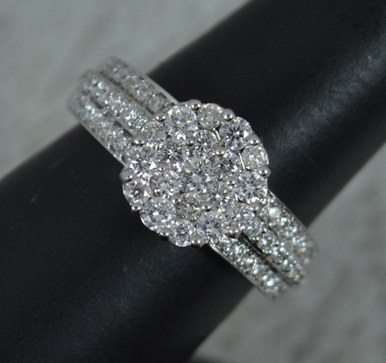 Vs 1.00ct Diamond and Platinum Tomas Rae Cluster Ring For Sale at 1stDibs