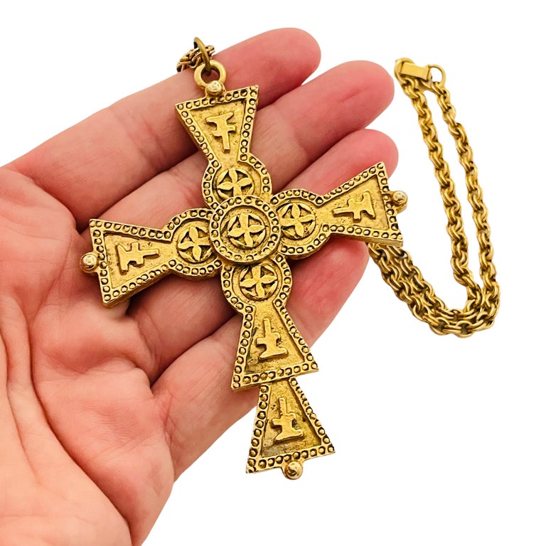 Vtg ART gold cross designer runway chain necklace For Sale at 1stDibs