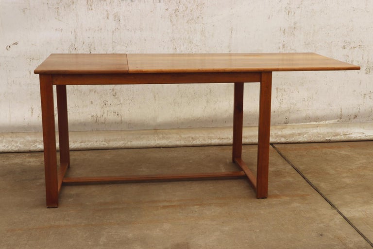 Table de salle à manger pliante en noyer par Drevotvar, années 1980 ...