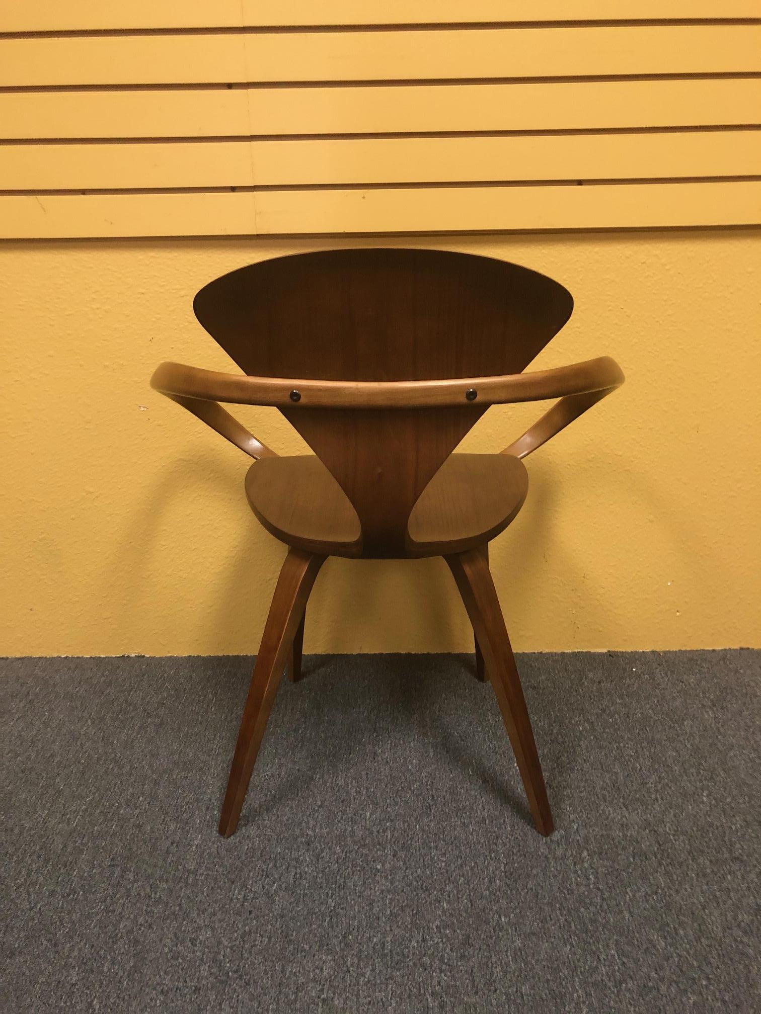 Walnut Molded Plywood Armchair / "Cherner Chair" by Norman Cherner at ...
