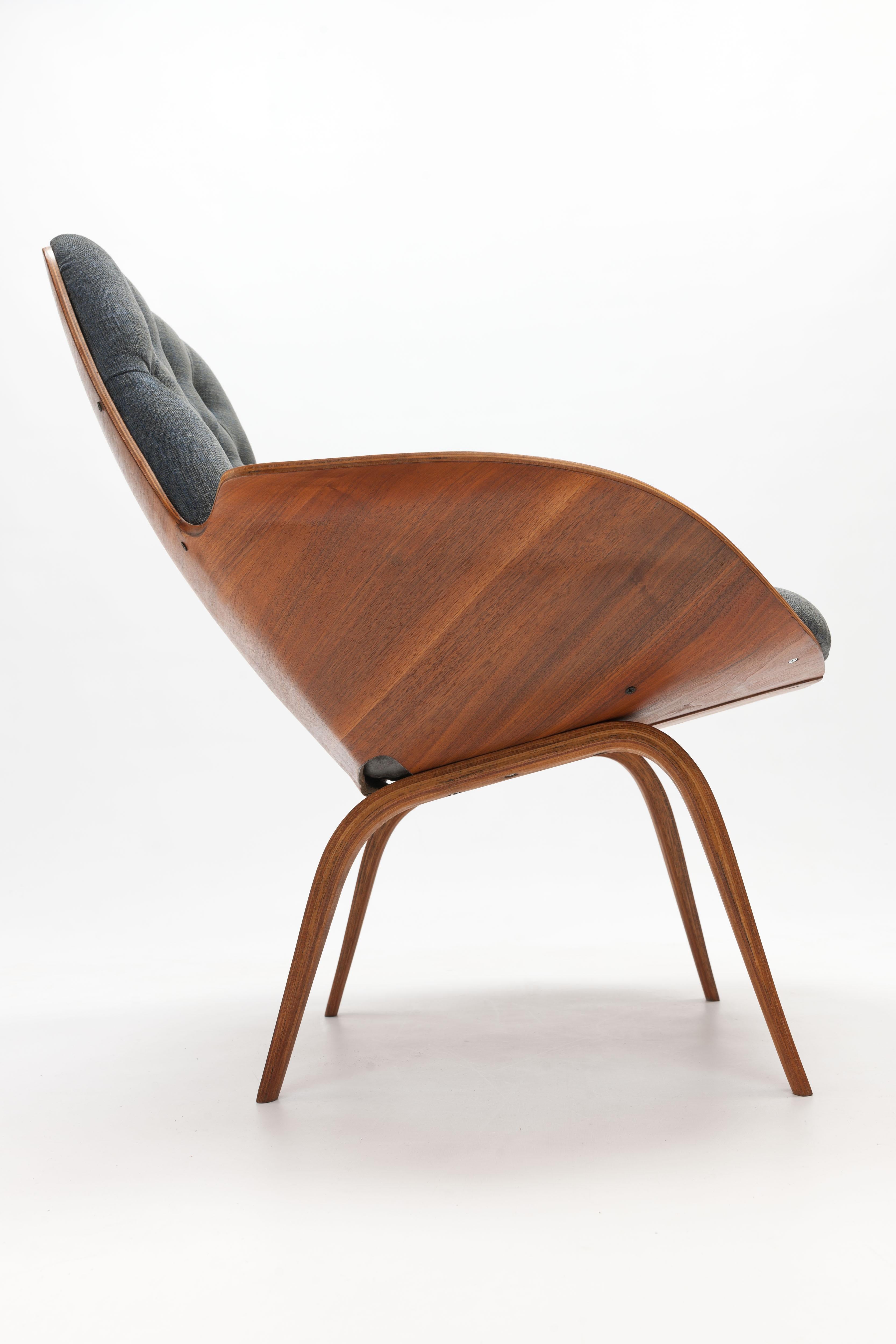Walnut Plywood 'Mrs' Lounge Chair by George Mulhauser by Plycraft at ...