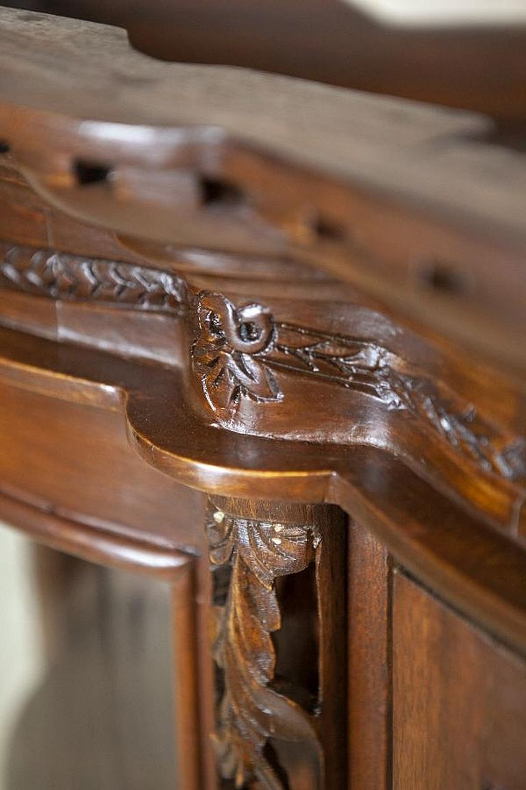 Brown Walnut Showcase from the 2nd Half of the 20th Century For Sale at ...