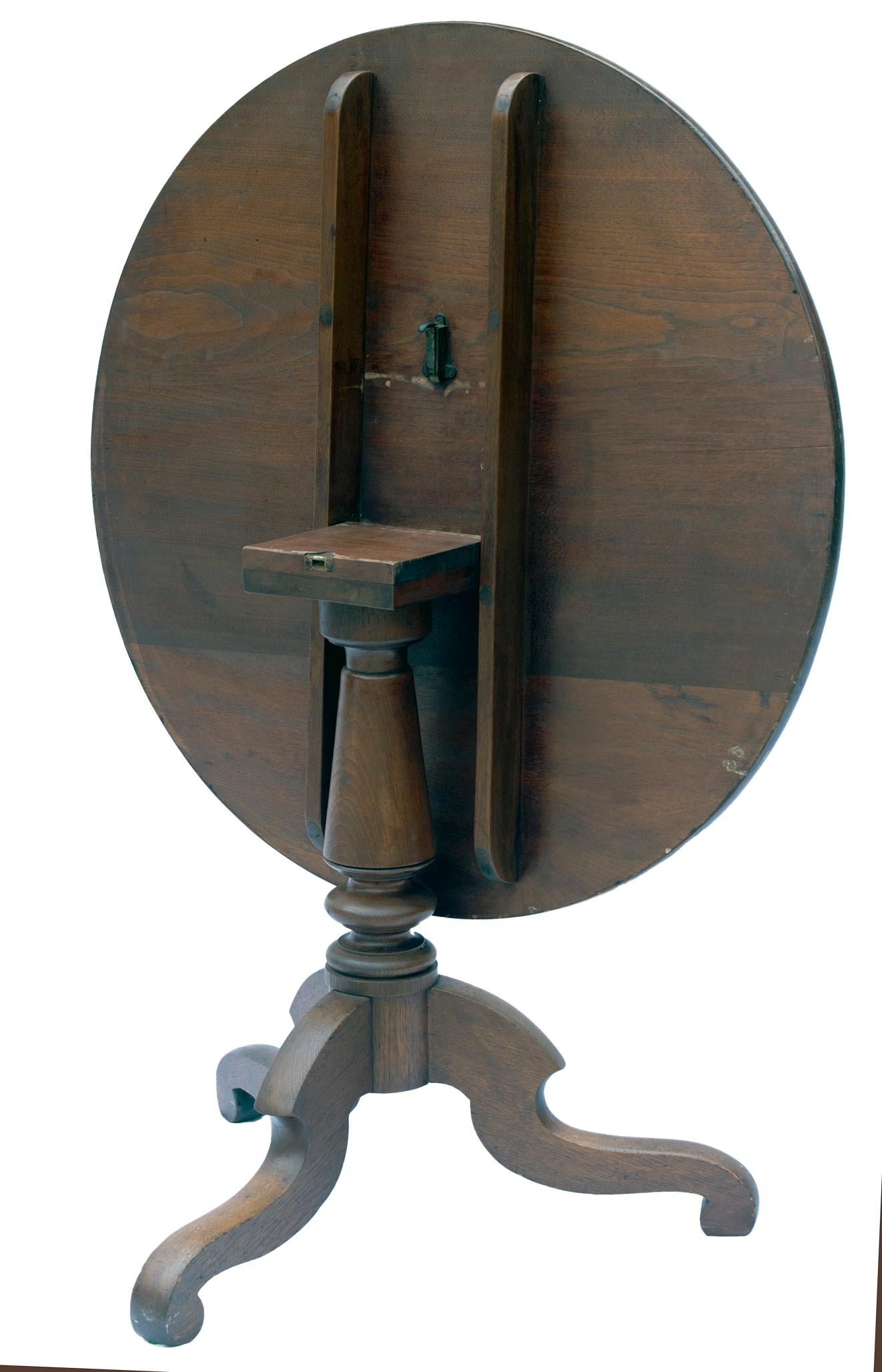 Walnut Tilt Top Center Table /Tripod Legs and Pedestal Round Table For ...