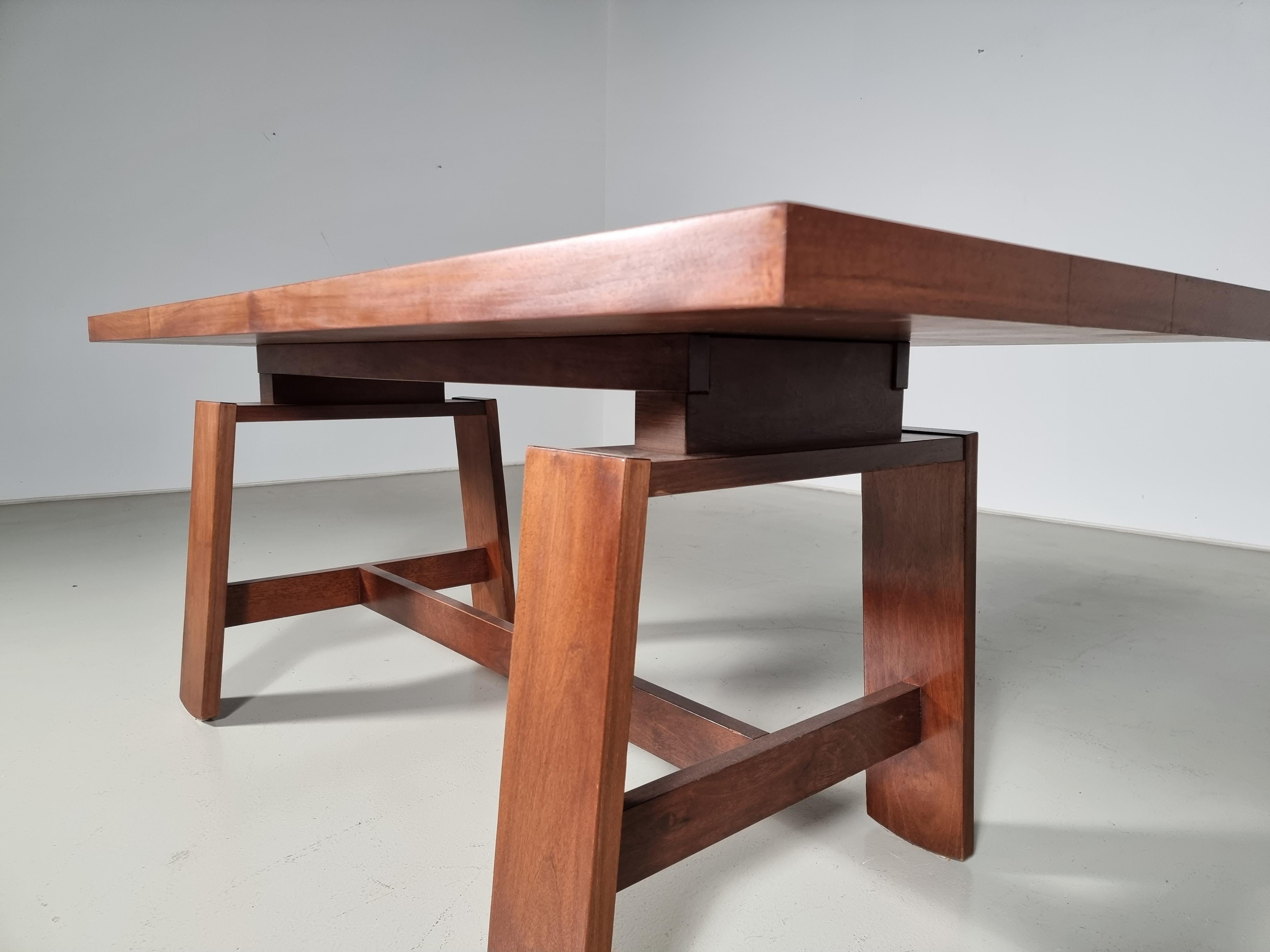 Mesa/escritorio de comedor de madera de nogal de Silvio Coppola para ...