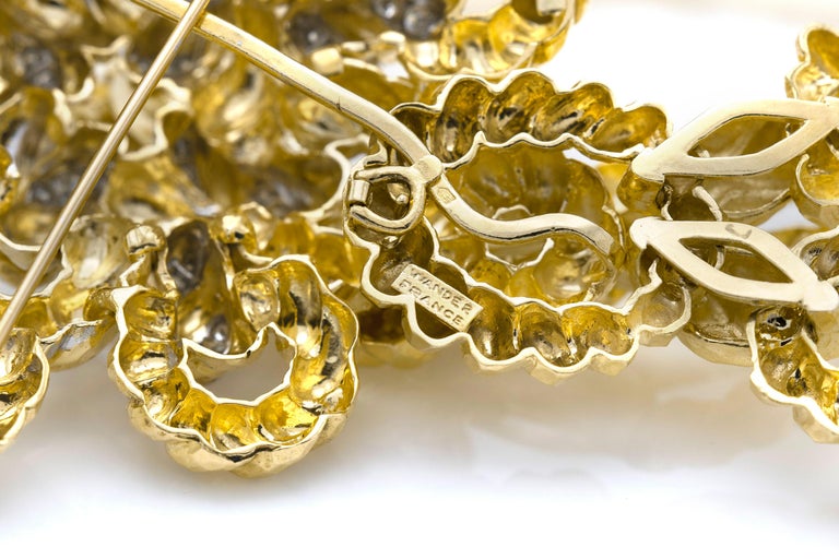 Wander France Gold Necklace and Pendant with Diamonds For Sale at 1stDibs