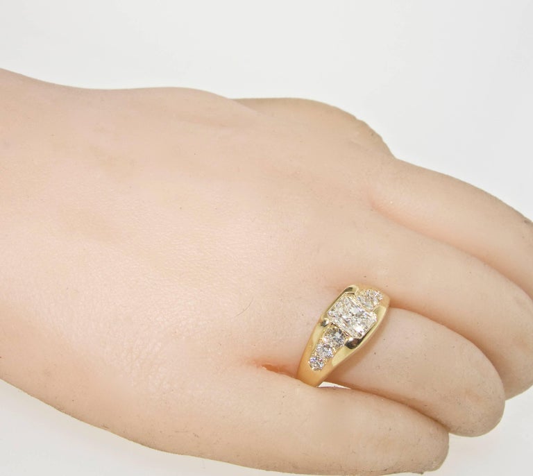 Wedding Ring with Fine Diamonds For Sale at 1stDibs