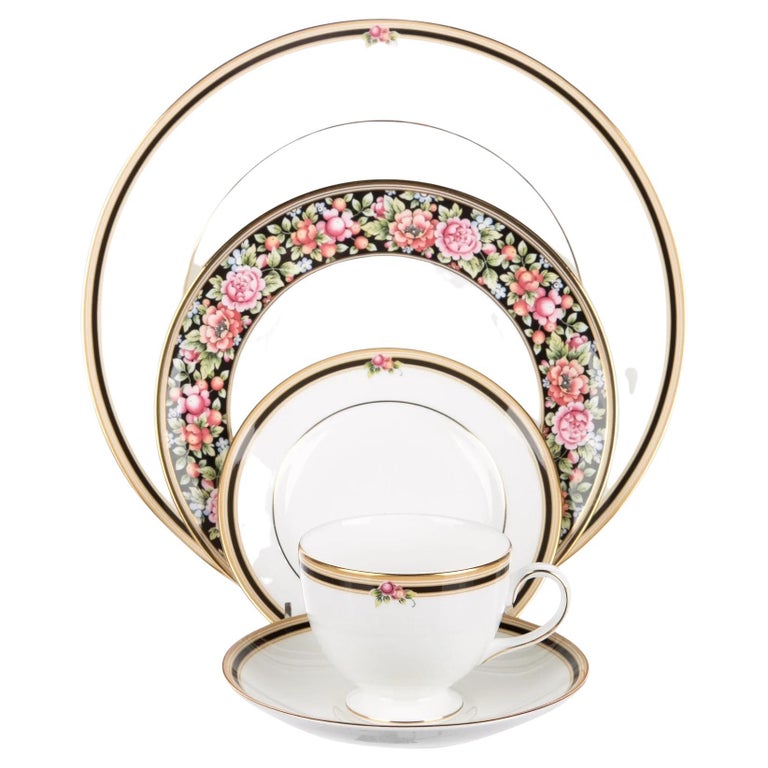 Wedgwood Clio Dinnerware ~ 16 Place Settings For Sale at 1stDibs