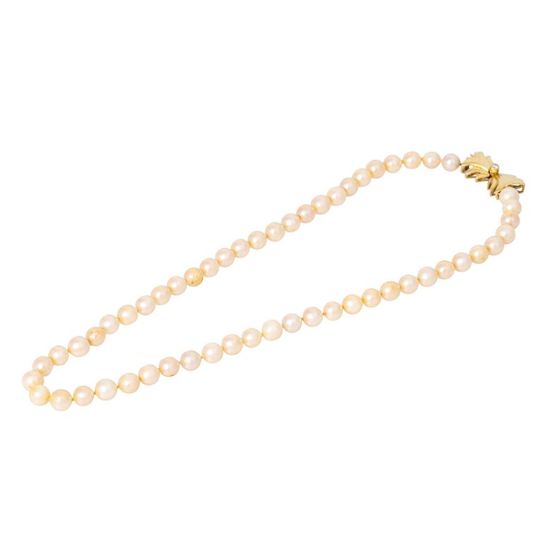 WEMPE Pearl Necklace with a Decorative Loop Clasp For Sale at 1stDibs