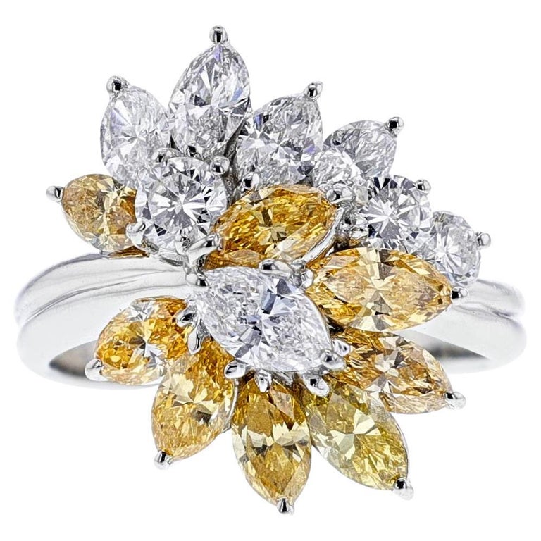 White Diamond and Yellow Diamond Ring, Platinum For Sale at 1stDibs