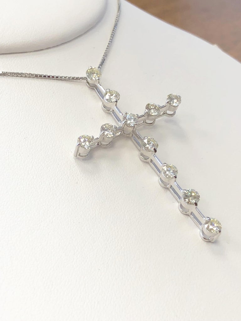 White Diamond Cross Pendant Necklace in Platinum For Sale (Free ...
