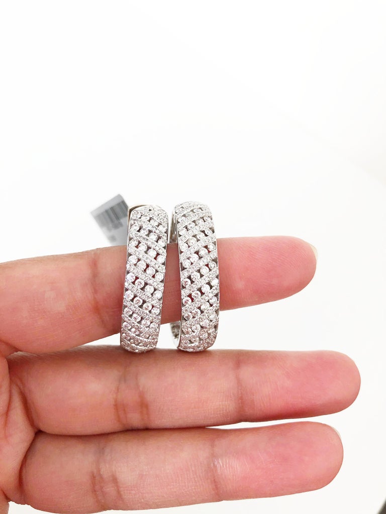 White Diamond Hoops in 18 Karat White Gold For Sale at 1stDibs