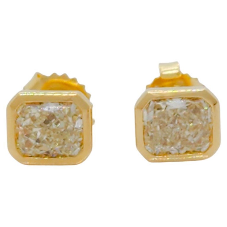 White Diamond Radiant Stud Earrings in 18k Yellow Gold For Sale at 1stDibs
