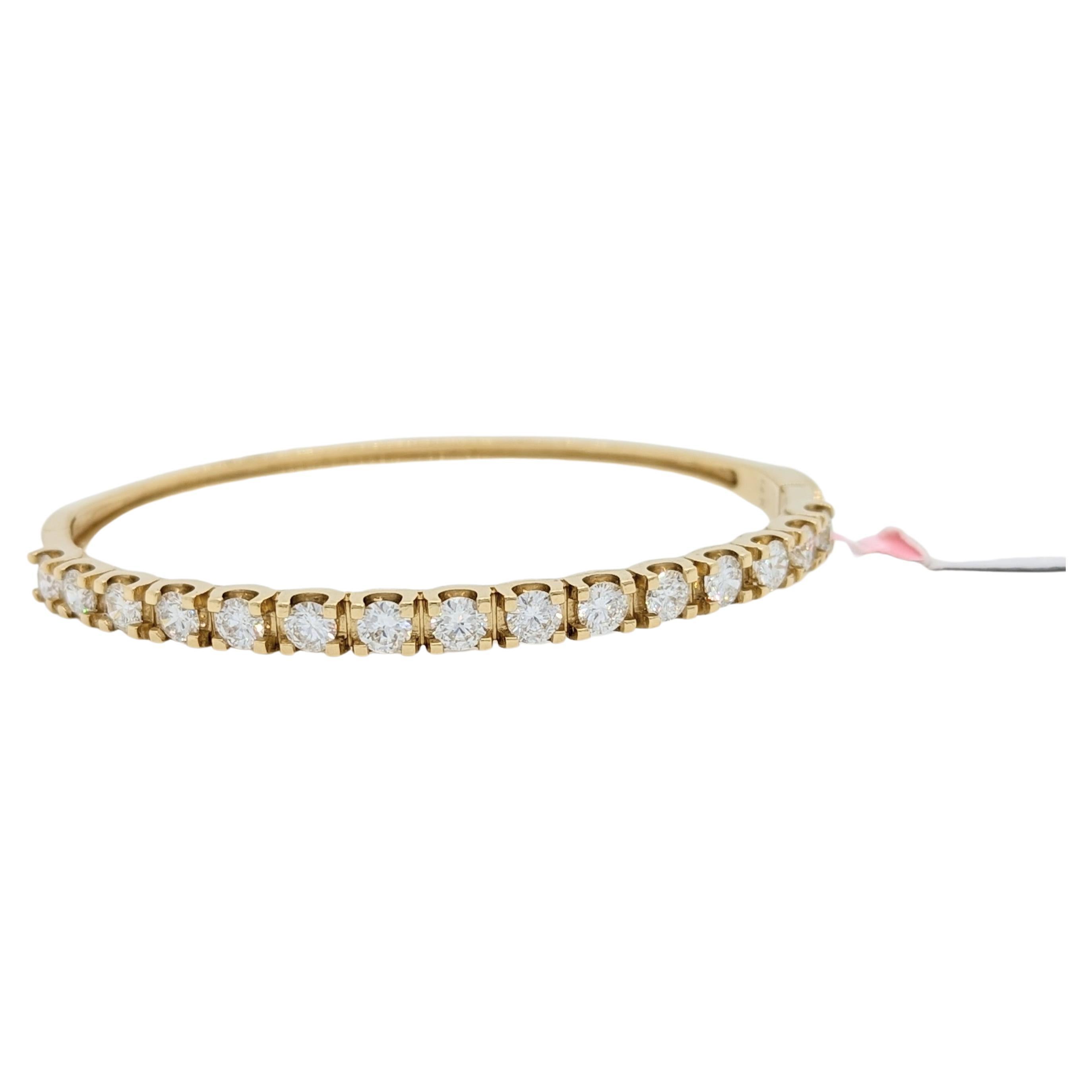 White Diamond Round Bangle in 14K Yellow Gold For Sale at 1stDibs