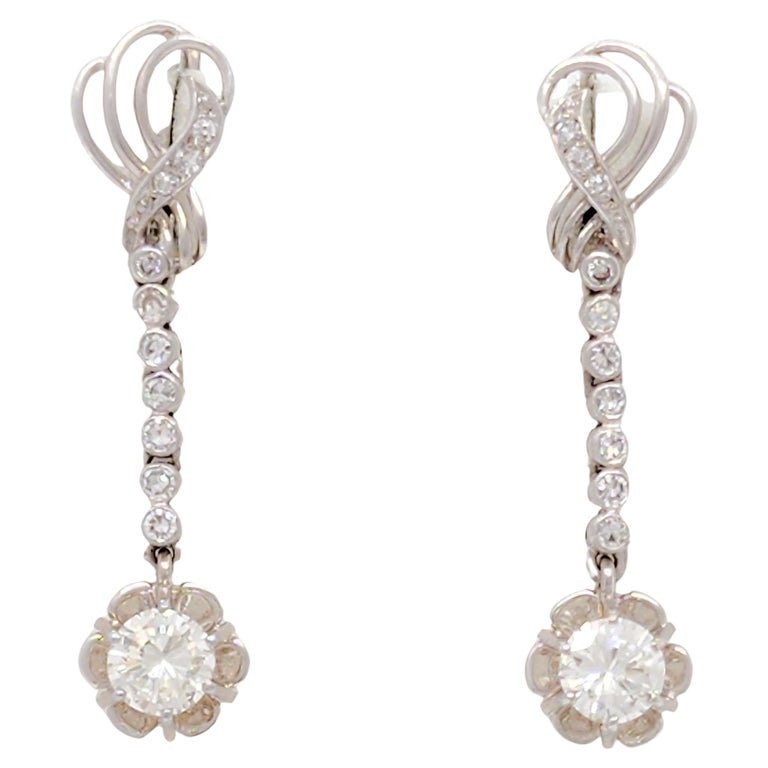 White Diamond Round Dangle Earrings in 18k White Gold For Sale at 1stDibs