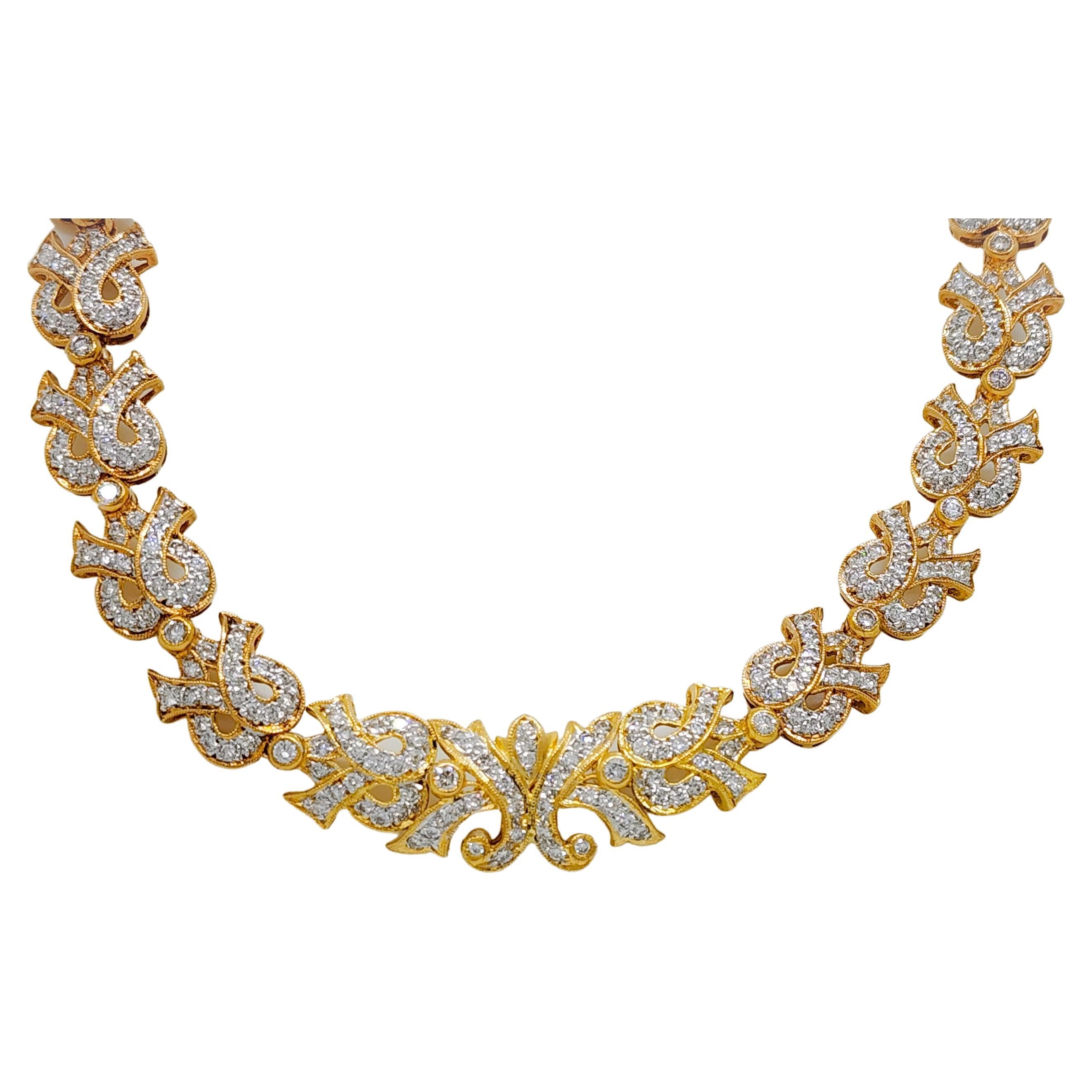 White Diamond Round Necklace in 18k White Gold For Sale at 1stDibs