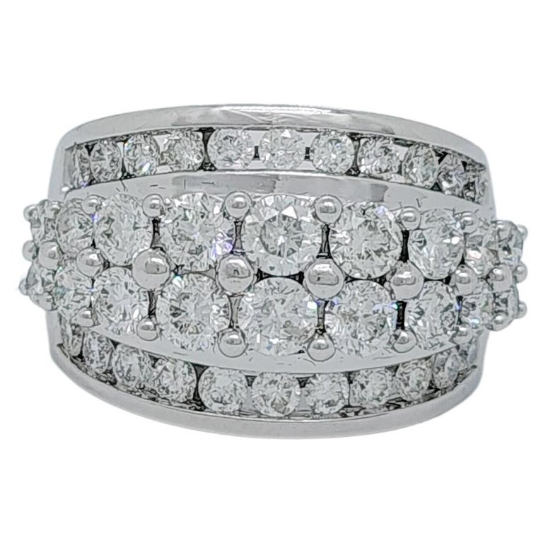 White Diamond Round Ring in 14k White Gold For Sale at 1stDibs