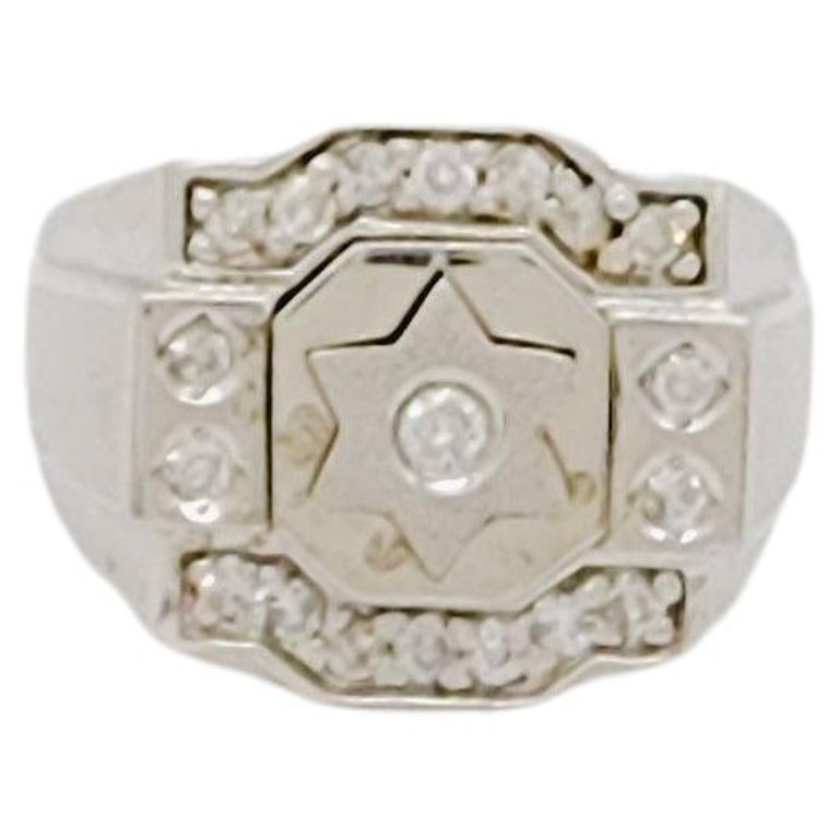 White Diamond Round Star Ring in 14k White Gold For Sale at 1stDibs